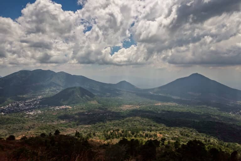 Laguna de Alegria and Volcan Tecapa: The Ultimate Hiking Guide